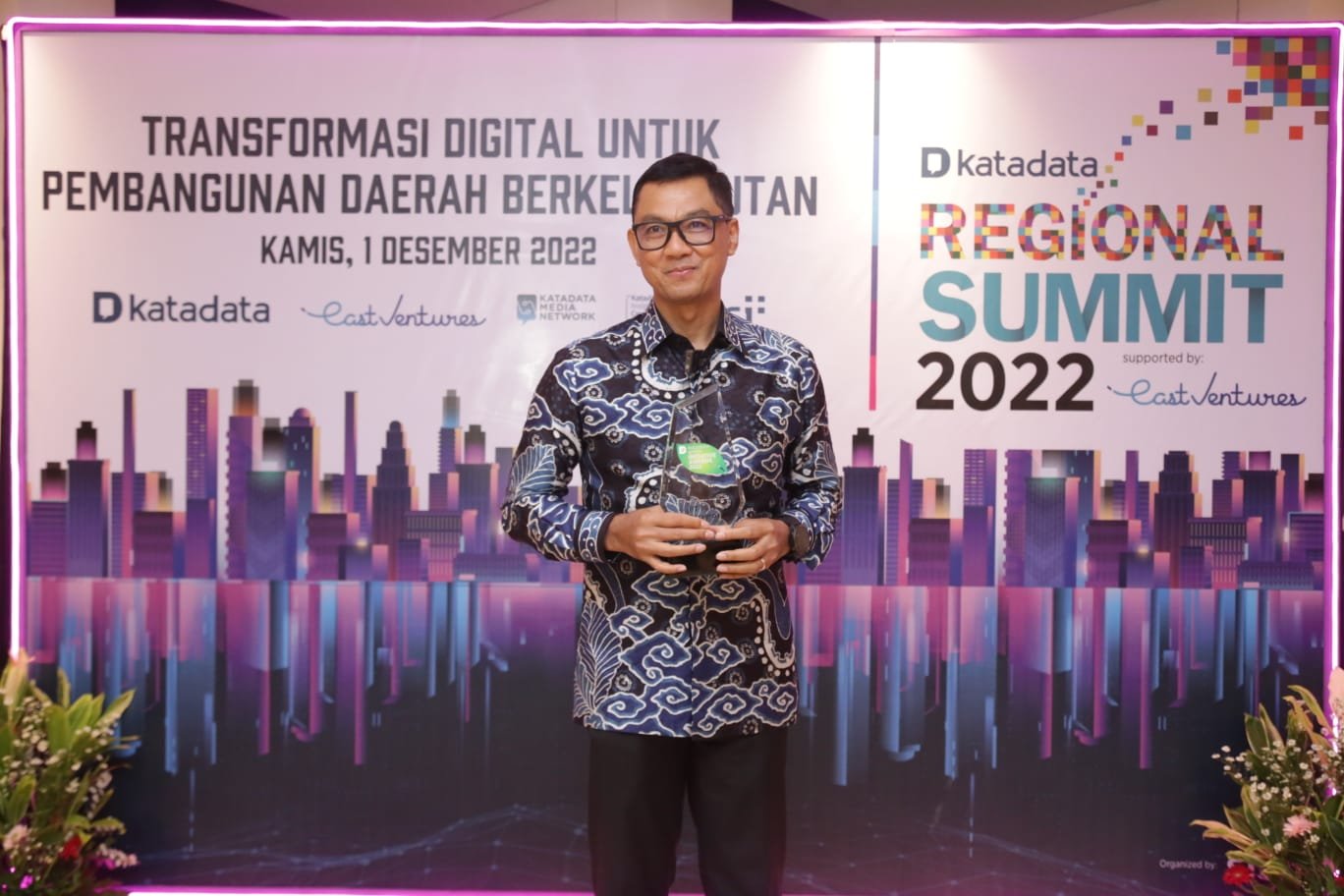 PLN Raih Green Initiative Awards 2022 - Segmen News
