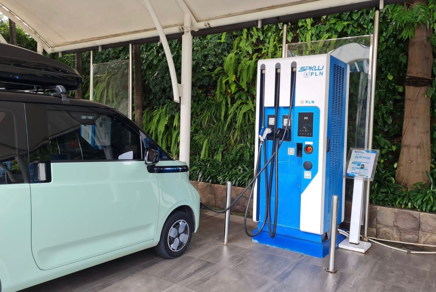 PLN Siap Suplai 1.500 Charging Station untuk Motor Listrik Greentech ...