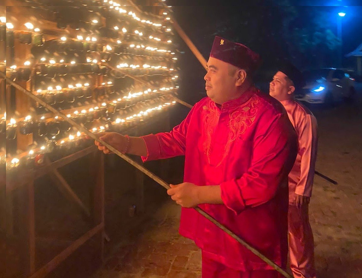 PUPR Bengkalis Meriahkan Festival Lampu Colok Dengan Miniatur Beko ...