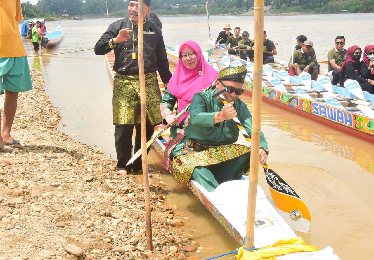 Tim Bengkalis Bermasa Ikut Lomba Festival Jalur - Segmen News