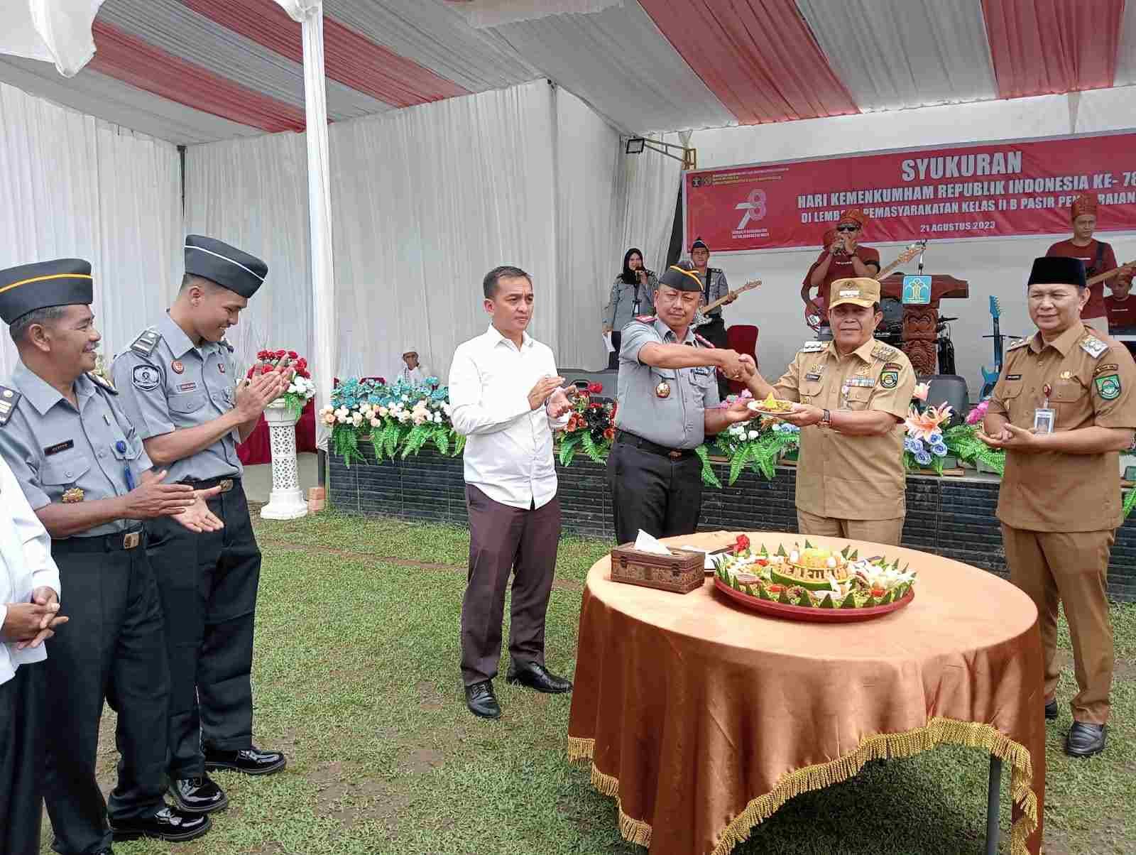 Lapas Pasir Over Kapasitas Hampir 500 persen - Segmen News Lapas Pasir Over Kapasitas Hampir 500 persen - Segmen News