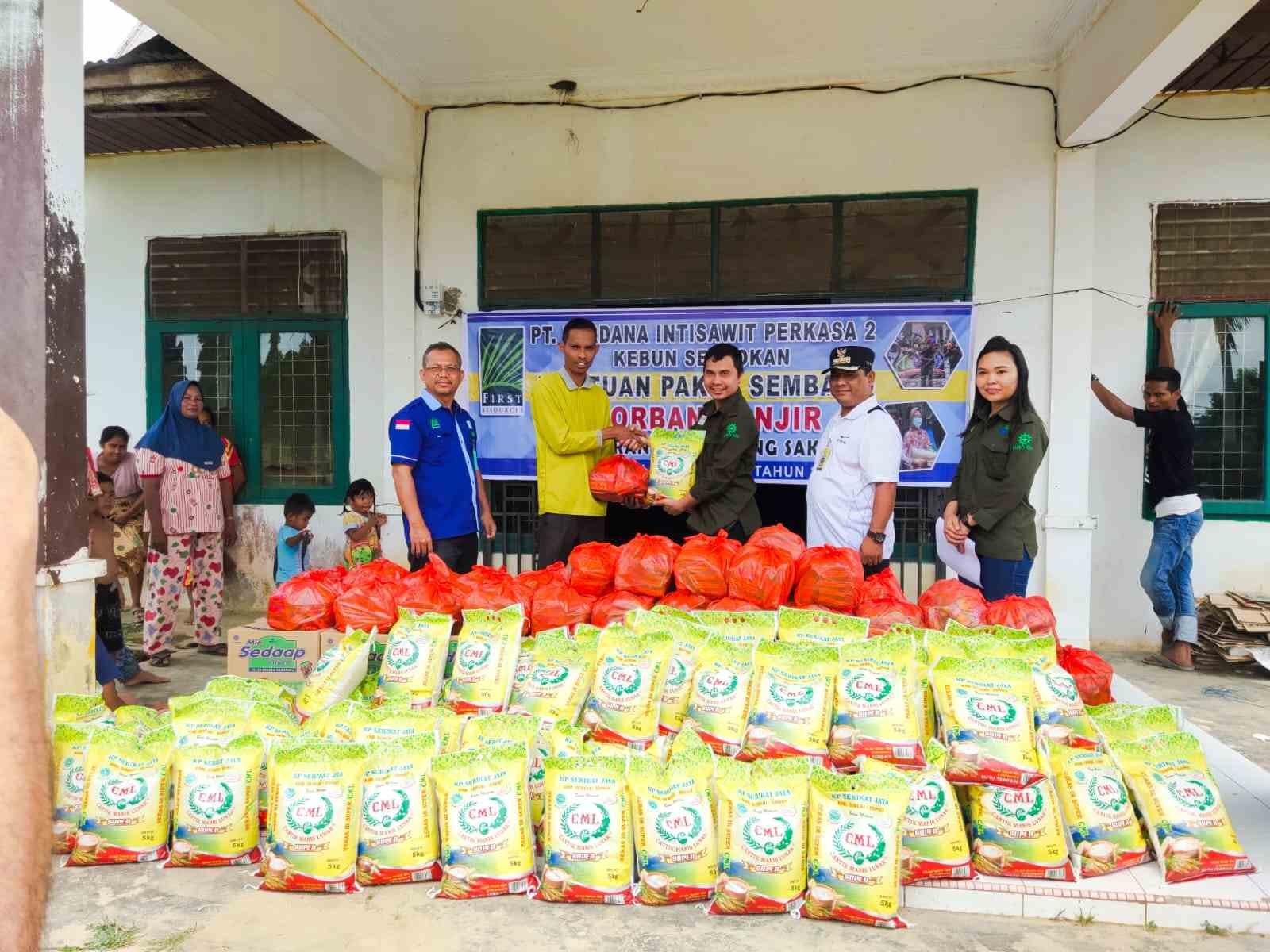 PT.PISP II Salurkan Ratusan Paket Sembako Bantuan Korban Banjir - Segmen News