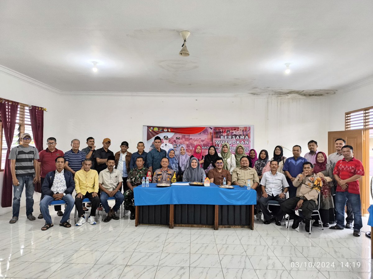 Camat Sosialisasi dan Pasang Spanduk Pilkada Damai 2024 - Segmen News