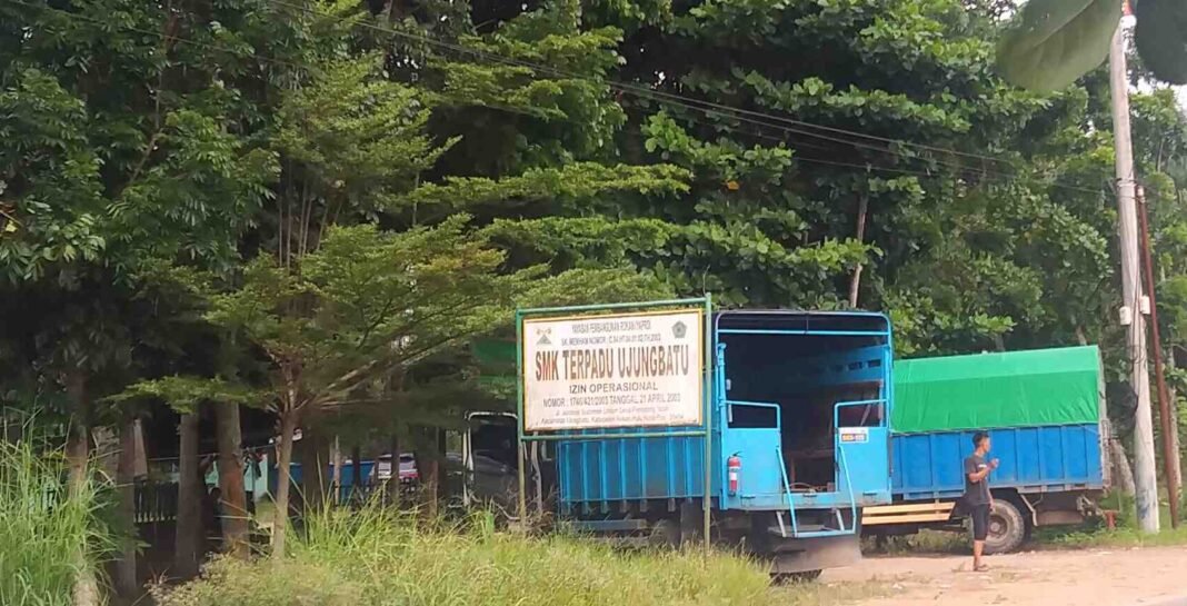 PT APGWI Pekerjakan Ratusan Pekerja Luar Rokan Hulu - Segmen News
